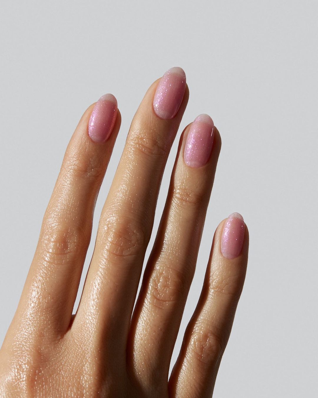 Lip Gloss Nails: a trend de unhas minimalistas que promete bombar ...