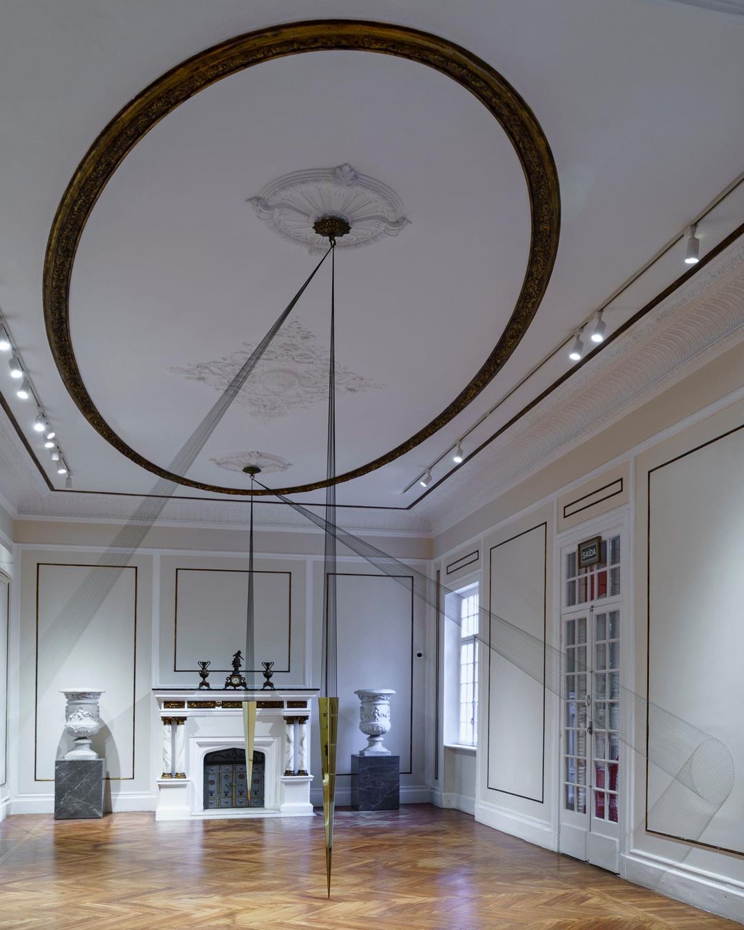 Obras de Artur Lescher estão em exposição gratuita no Instituto Artium ...