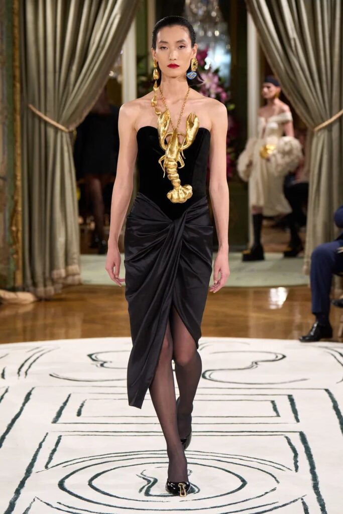Schiaparelli apresenta desfile na Paris Fashion Week Spring 2024 Ready ...