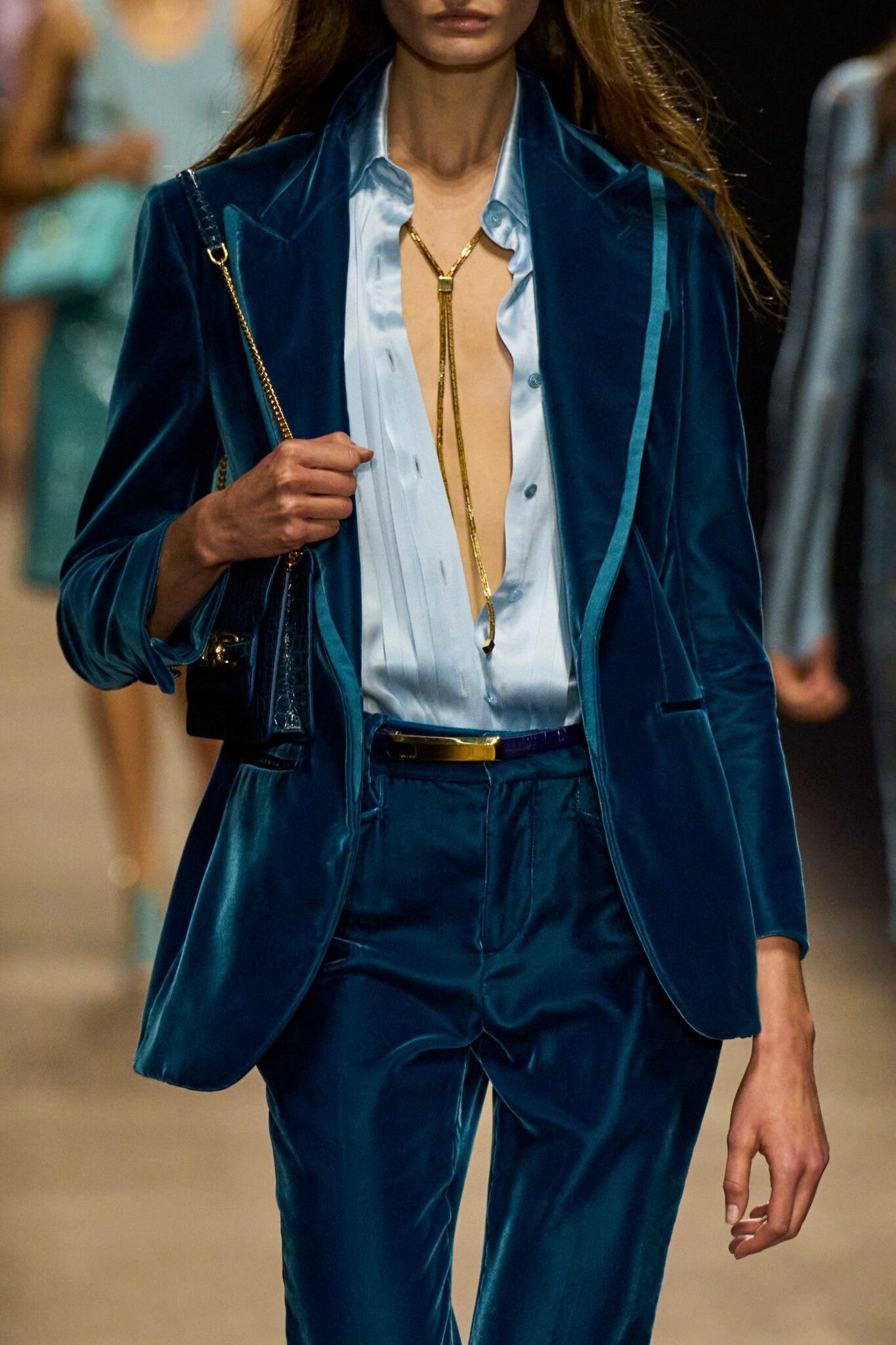 Veludo: saiba como criar looks incríveis | Hypnotique